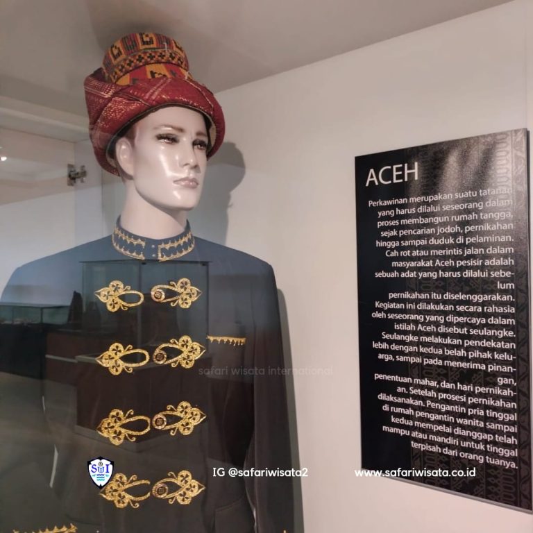 8 Pakaian Adat Aceh, Baju Tradisional Suku Aceh, Gayo, Alas, Singkil ...