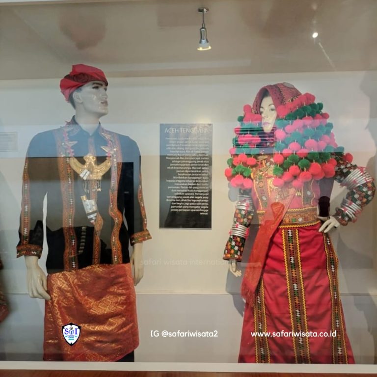 8 Pakaian Adat Aceh, Baju Tradisional Suku Aceh, Gayo, Alas, Singkil ...