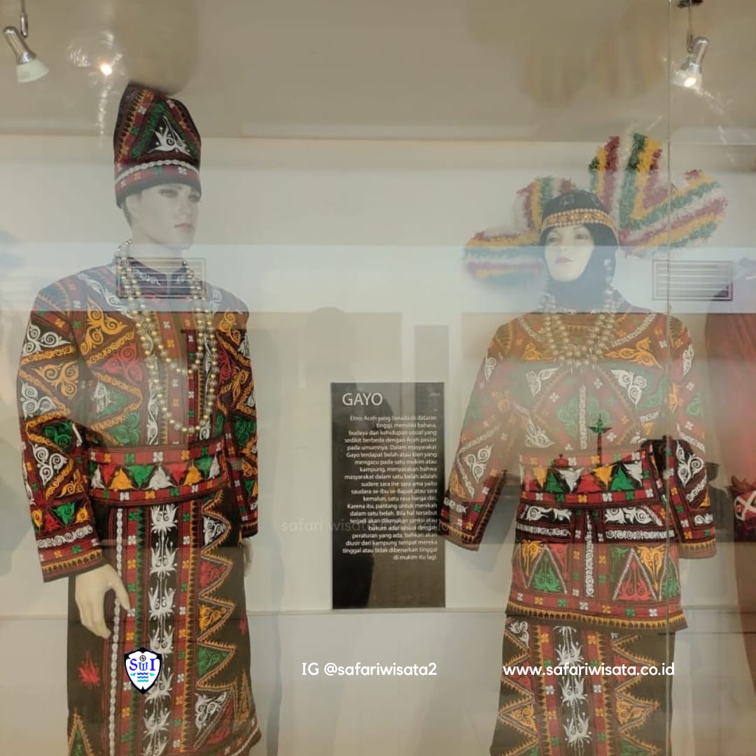 8 Pakaian Adat Aceh, Baju Tradisional Suku Aceh, Gayo, Alas, Singkil ...