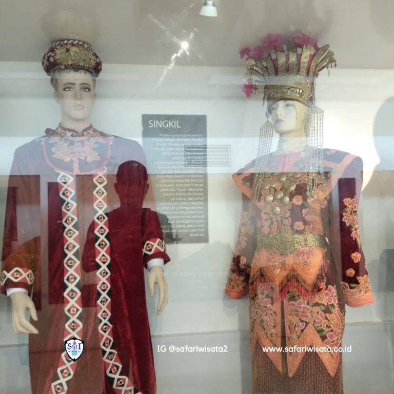 8 Pakaian Adat Aceh, Baju Tradisional Suku Aceh, Gayo, Alas, Singkil ...
